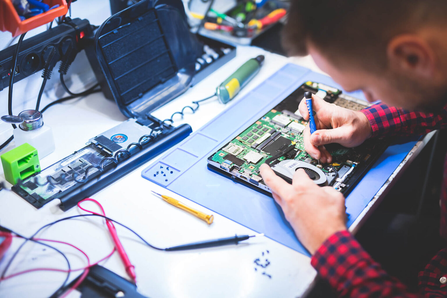 Best Laptop Repair Services in Canada | Gadgets & Gold